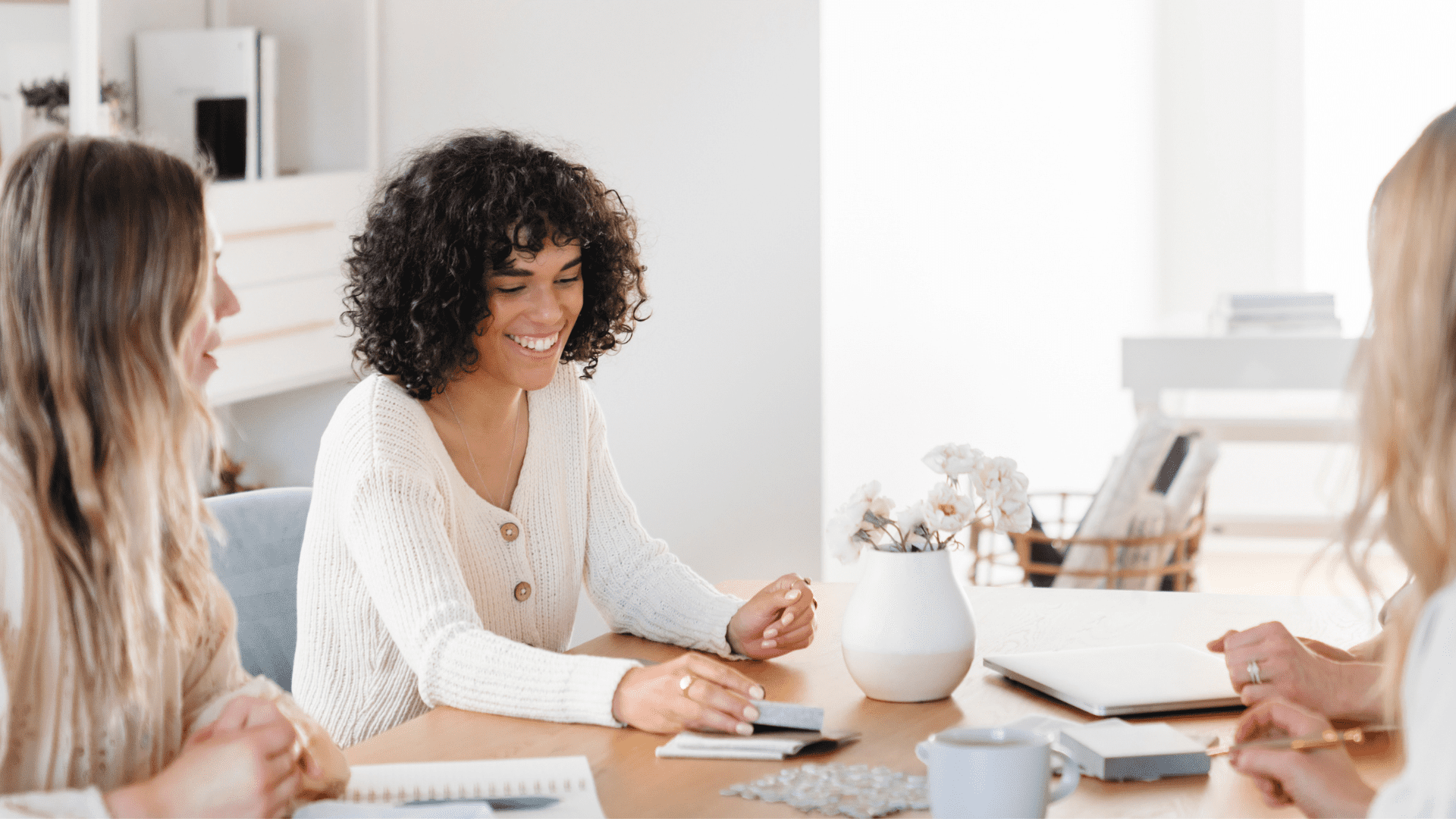 The 20 Habits of a Confident Woman Who Loves Life (& How to Become One!)